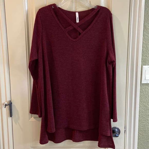 Lilypad | Tops | High Low Vneck Top By Lilypad Brand Nwot | Poshmark